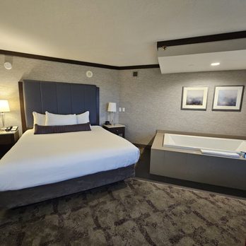 SILVER LEGACY RESORT HOTEL & CASINO - Updated June 2025 - 161 Photos ...
