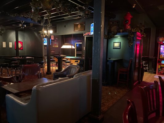 THE GOLDEN RETRIEVER PUB - Updated December 2025 - 15 Photos & 49 ...