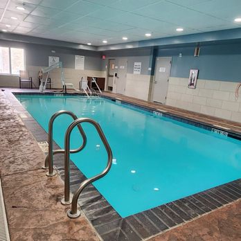 HOLIDAY INN EXPRESS & SUITES REDDING - Updated May 2025 - 71 Photos ...