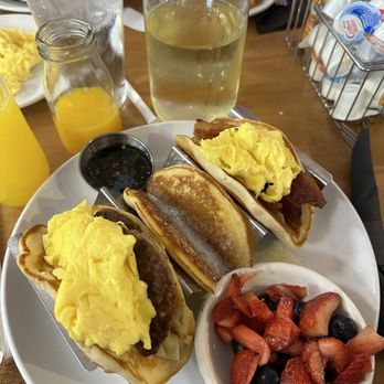 BRUNCH SNOB - Updated July 2024 - 396 Photos & 248 Reviews - 5555 N 7th ...