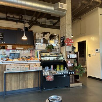 FRESH FLOURS - Updated October 2025 - 264 Photos & 195 Reviews - 1624 S ...