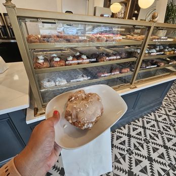 PARLOR DOUGHNUTS - Updated October 2024 - 296 Photos & 84 Reviews ...