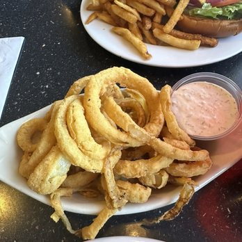 ROUNDABOUT DINER & LOUNGE - Updated May 2025 - 431 Photos & 676 Reviews ...