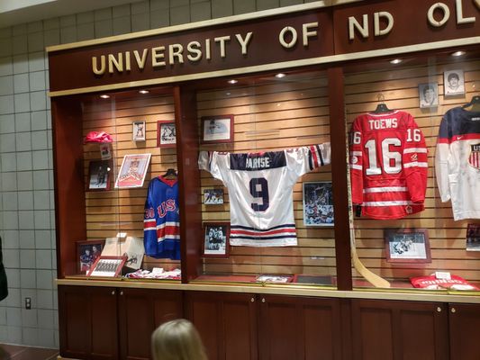 RALPH ENGELSTAD ARENA - 23 Photos & 14 Reviews - 1 Ralph Engelstad ...