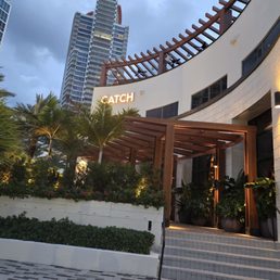 CATCH - Updated December 2025 - 274 Photos & 125 Reviews - 200 S Pointe ...