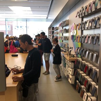 APPLE STORE - MONTREAL - Updated October 2025 - 31 photos & 69 avis ...