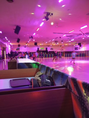 RAINBOW RINK SKATING & ENTERTAINMENT CENTER - Updated March 2025 - 45 ...