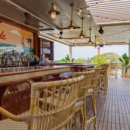 TOPSIDE AT THE BEACON - Updated July 2025 - 165 Photos & 123 Reviews ...