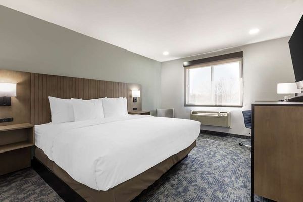 BEST WESTERN NORTH SIDE INN - Updated August 2025 - 51 Photos - 1307 ...
