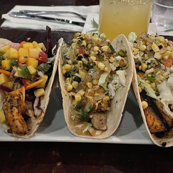 FLYING IGUANA TAQUERIA AND TEQUILA BAR with 1187 real customer photos ...