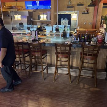 KOON MANEE THAI AND SUSHI RESTAURANT - Updated October 2025 - 220 ...