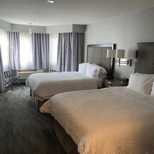 HAMPTON INN MONTEREY - 139 Photos & 96 Reviews - 2401 Del Monte Ave ...