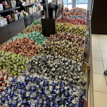 LINDT CHOCOLATE SHOP - Updated January 2026 - 1 Freeport Village Center ...