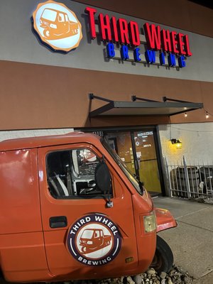 THIRD WHEEL BREWING - Updated April 2025 - 201 Photos & 123 Reviews - 4008 N Service Rd, St ...