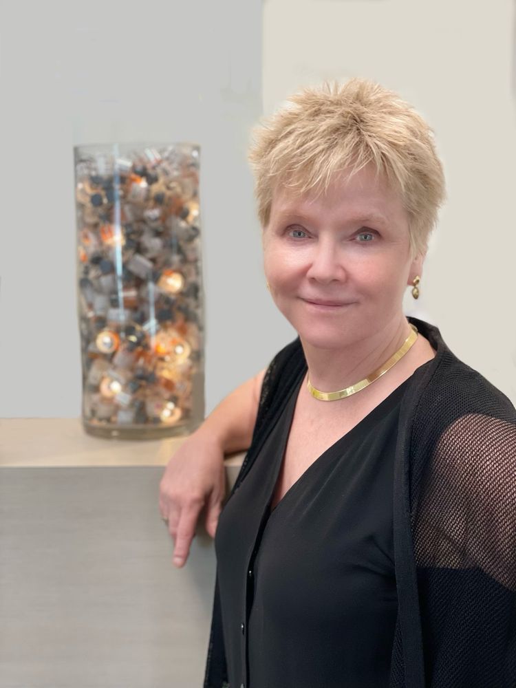 AMANDA MALONEY MD, FRCS C, DABO - Updated April 2025 - 101-8644 120 ...