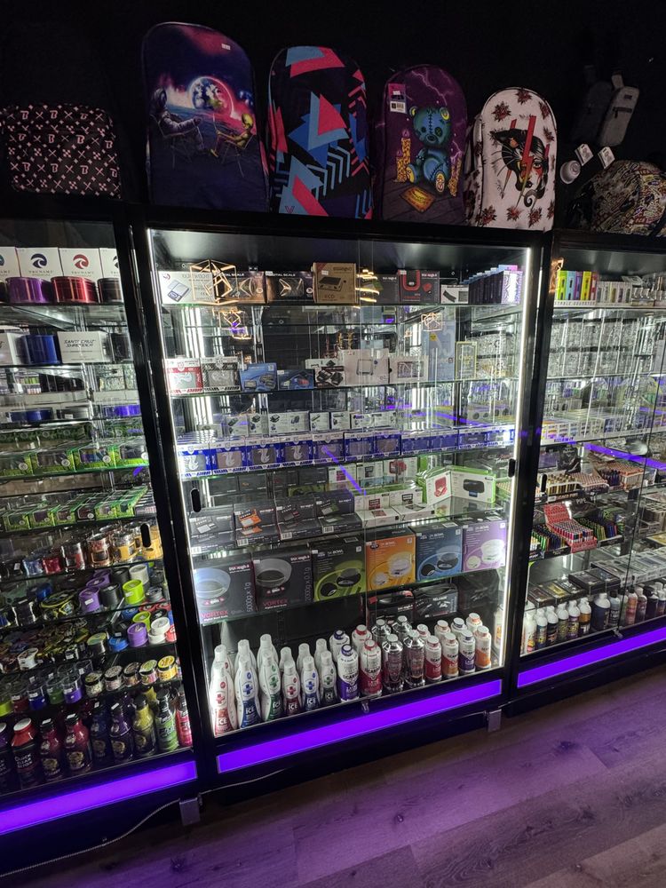 R SMOKE PLUS - Updated August 2025 - 14 Photos - 3431 4th St SW, Mason ...