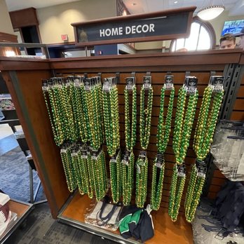 HAMMES NOTRE DAME BOOKSTORE - Updated December 2025 - 83 Photos & 21 ...