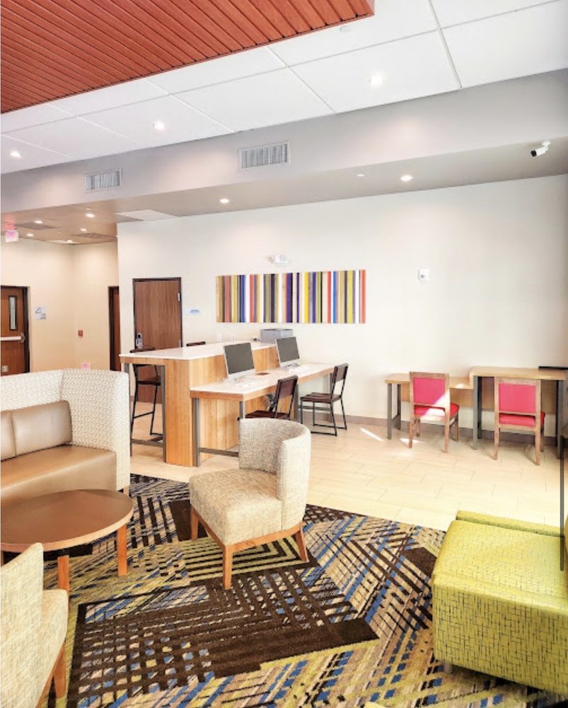 HOLIDAY DAY INN EXPRESS - Updated August 2024 - 30 Photos - 3401 N Main ...