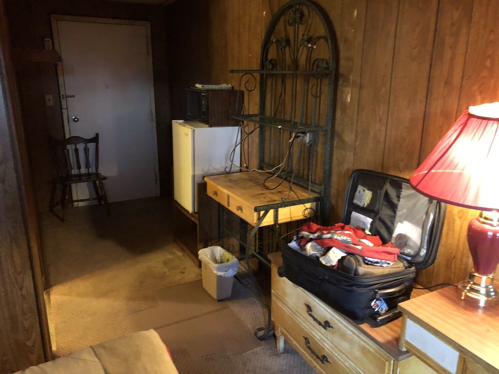 LEMON TREE INN - Updated October 2025 - 19 Photos - 872 Greenwood Rd ...