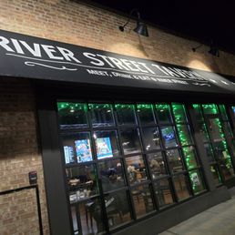 RIVER STREET TAVERN - Updated July 2025 - 257 Photos & 289 Reviews ...