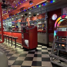 5 & DINER - Updated October 2025 - 562 Photos & 590 Reviews - 5220 N ...