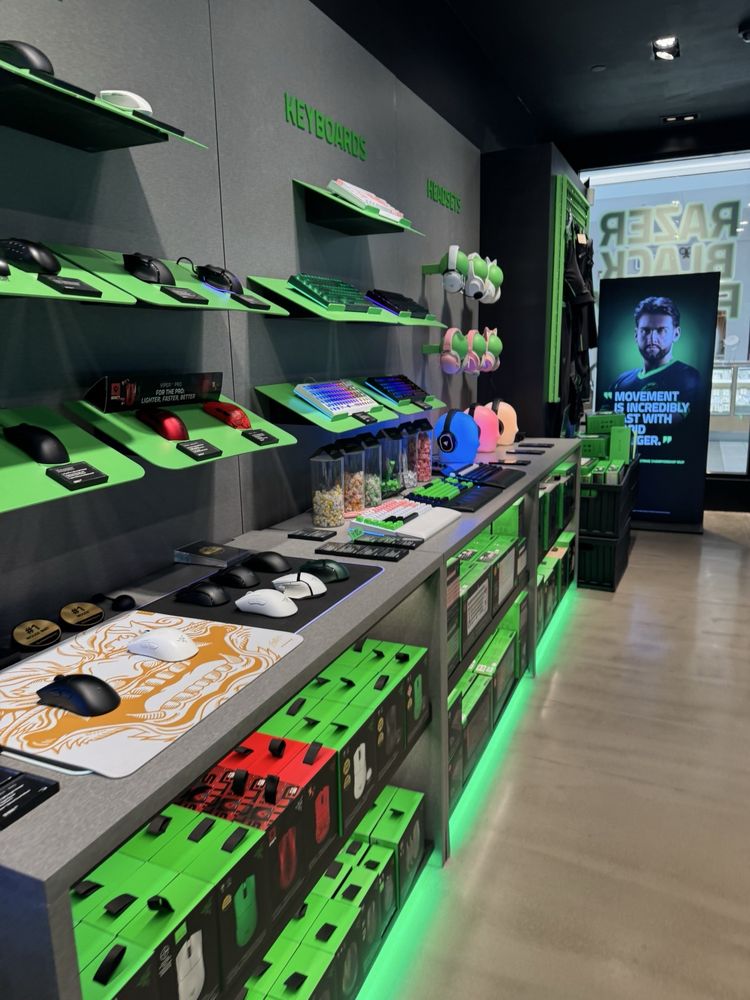 RAZER STORE - ORLANDO - Updated May 2026 - 8001 S Orange Blossom Trail ...