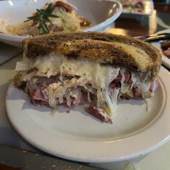 THE GRUMPY BEAVER PUB - Updated December 2025 - 45 Photos & 46 Reviews ...