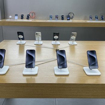 APPLE POLARIS FASHION PLACE - Updated December 2025 - 27 Photos & 110 ...