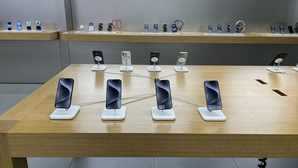 APPLE POLARIS FASHION PLACE - Updated January 2026 - 27 Photos & 111 ...