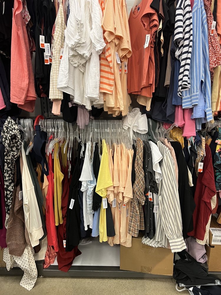 OLD NAVY OUTLET - Updated May 2025 - 46 Photos - 6200 Grand River Blvd ...