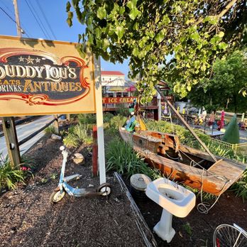 BUDDY LOU’S EATS DRINKS & ANTIQUES - Updated December 2024 - 557 Photos ...