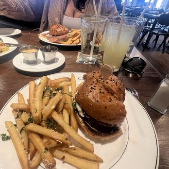 THE CAPITAL BURGER - Updated March 2025 - 1412 Photos & 1023 Reviews ...