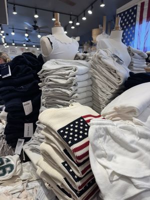 BRANDY MELVILLE - Updated November 2025 - 14 Photos - 250 E Atlantic ...