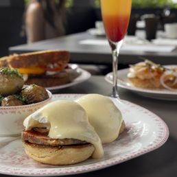 WOODSIDE - Updated October 2025 - 81 Photos & 26 Reviews - 24 Midway Sq ...