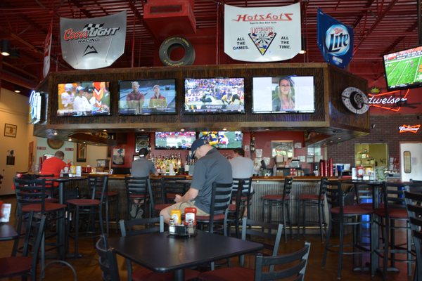 HOTSHOTS SPORTS BAR & GRILL - MOORESVILLE - 39 Photos & 71 Reviews ...