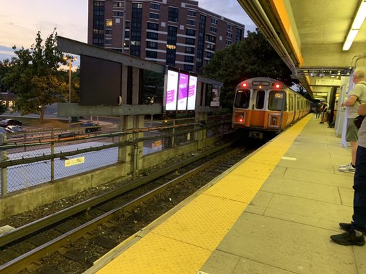 MBTA - MALDEN CENTER STATION - Updated January 2025 - 10 Photos & 27 ...