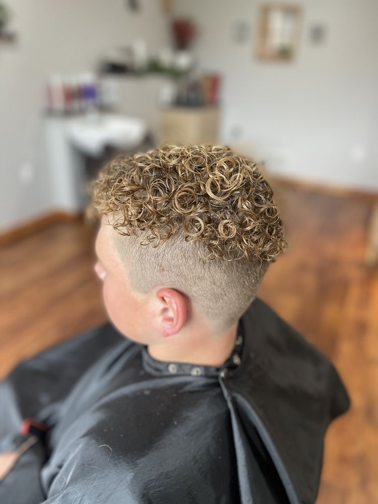 RED ROOTS SALON - Updated 2024 - Request an Appointment - W5647 Country ...