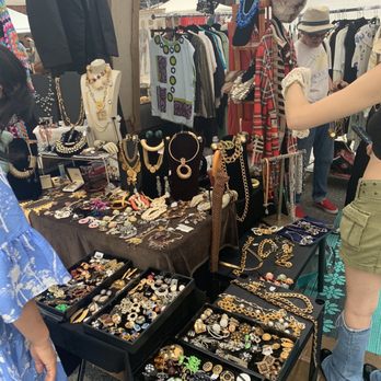 CHELSEA FLEA MARKET - Updated August 2025 - 84 Photos & 50 Reviews - 29 ...