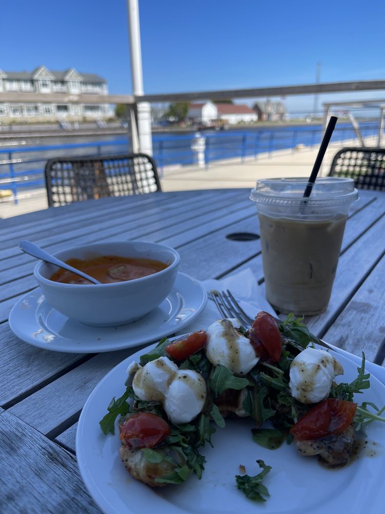 EB FLO COFFEEHOUSE - Updated June 2024 - 10 Photos & 12 Reviews - 340 S Pier Dr, Sheboygan ...