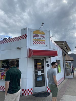 LITTLE BROTHERS BURGERS - Updated September 2024 - 157 Photos & 243 ...