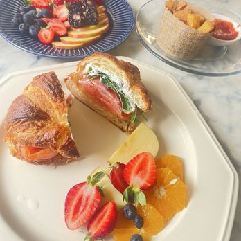 LITTLE LION CAFE - Updated January 2025 - 707 Photos & 767 Reviews ...