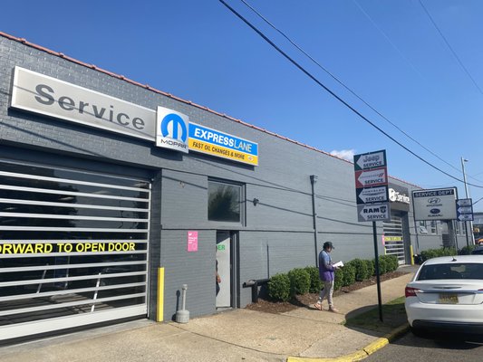 JIM BURKE CHRYSLER DODGE JEEP RAM - Updated December 2025 - 20 Photos ...