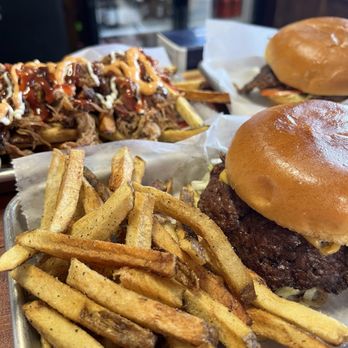 BUCKIN BURGER - Updated August 2025 - 20 Photos & 16 Reviews - 2828 ...