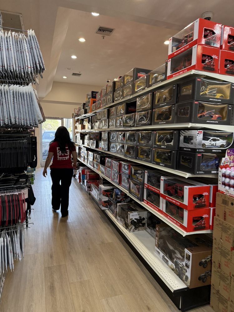 BIG SQUARE - Updated December 2025 - 164 Photos & 154 Reviews - 831 N ...