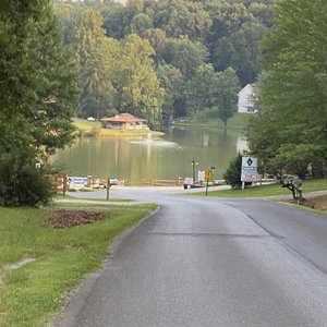 TALKING ROCK MOTORCOACH RESORT - Updated July 2025 - 15 Photos - 2650 ...