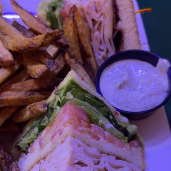 CLASSICS SPORTS BAR - Updated December 2025 - 33 Photos & 75 Reviews ...