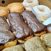 CHUCK’S DONUT SHOP - 301 Photos & 468 Reviews - Donuts - 5335 NE 4th St ...