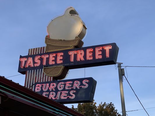 TASTEE TREET - Updated May 2024 - 81 Photos & 143 Reviews - 493 NE 3rd ...