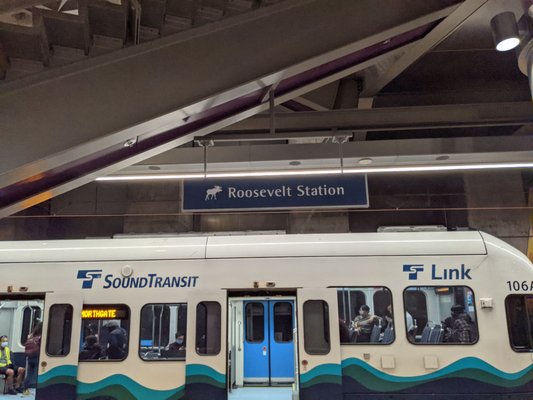 ROOSEVELT LIGHT RAIL STATION - Updated October 2025 - 1033 NE 66th St ...