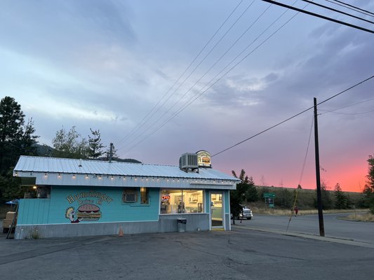 HUMDINGER DRIVE-IN - Updated September 2025 - 20 Photos & 35 Reviews ...